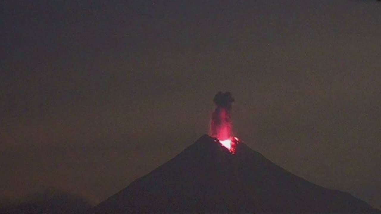 Mexico's Colima volcano erupts with a spectacular display - YouTube