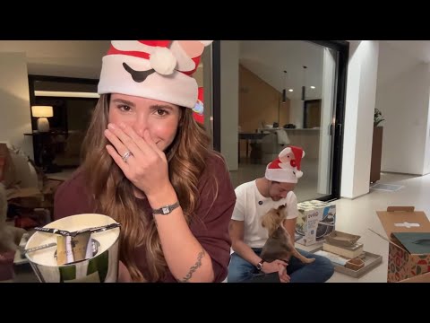 ABRINDO PRESENTES DE NATAL - Bru