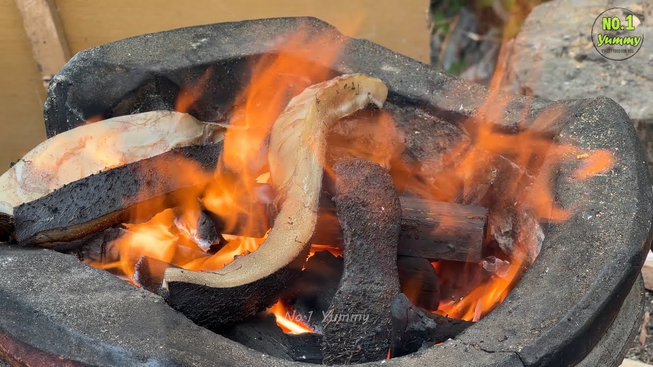 Unusual but delicious! Popular burnt fire buffalo skin in chiang mai ...