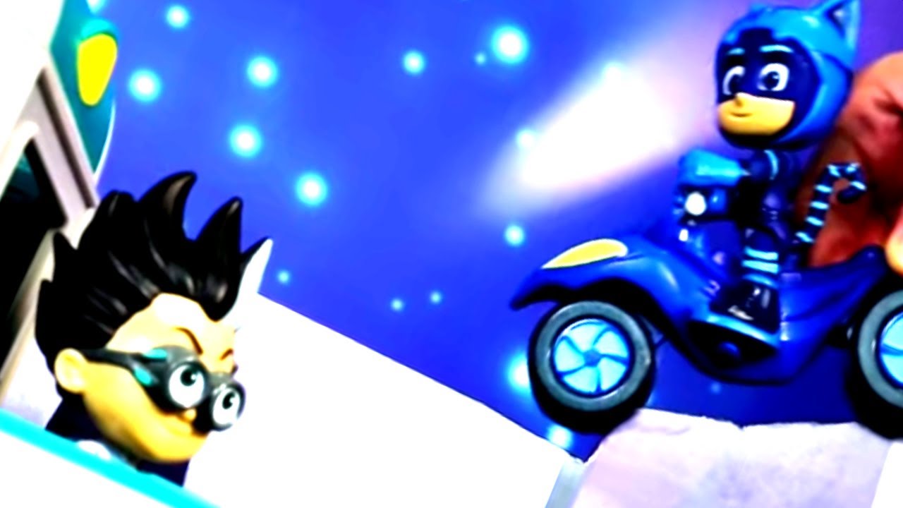 Pyjamasque Français | Robot Volé | Dessin animé - YouTube