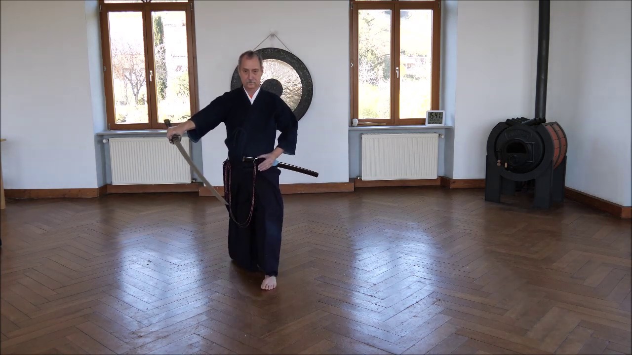 Seitei Iaido Kata mae standing english - YouTube