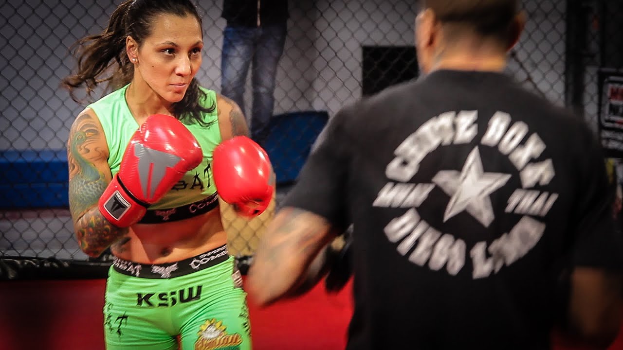 KSW 30: Kalindra Faria - media trening - YouTube