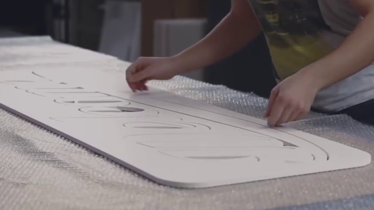 Lettrage PVC Lyon Enseigne Déco - YouTube
