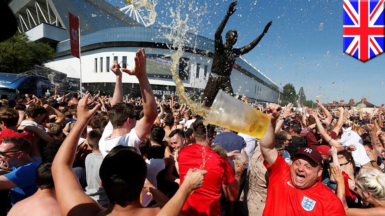 Wild England fans celebrate famous win against Sweden - TomoNews - YouTube