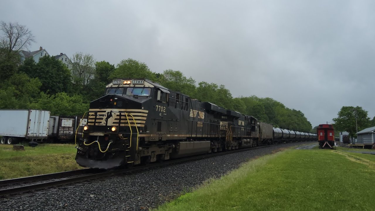 A Friday on the Lehigh Line in Phillipsburg - YouTube