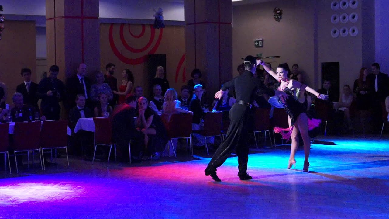 Novoroční ples 2015 - taneční vystoupení - cha-cha - YouTube