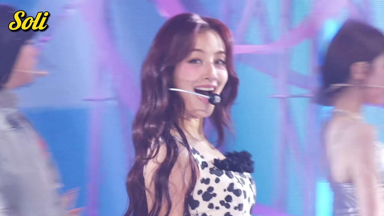 트와이스(TWICE) - Strategy 교차편집(Stage Mix) - YouTube