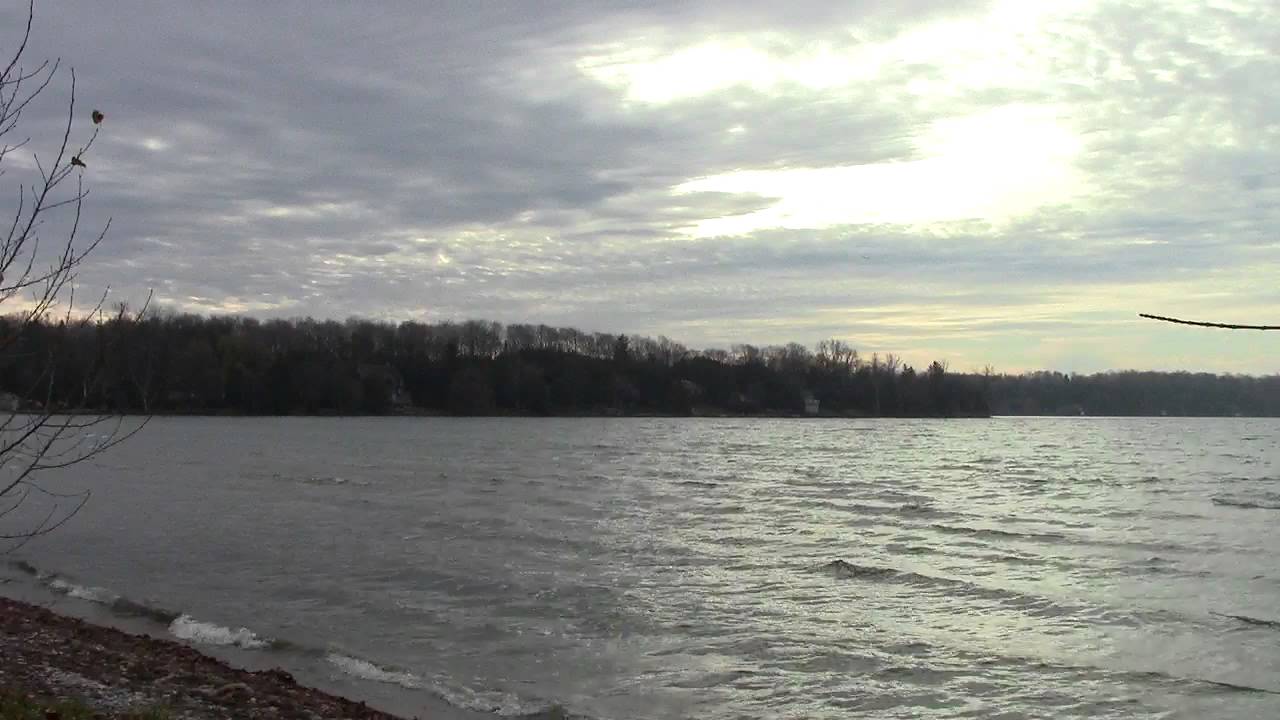 Waves on Lake Simcoe - YouTube