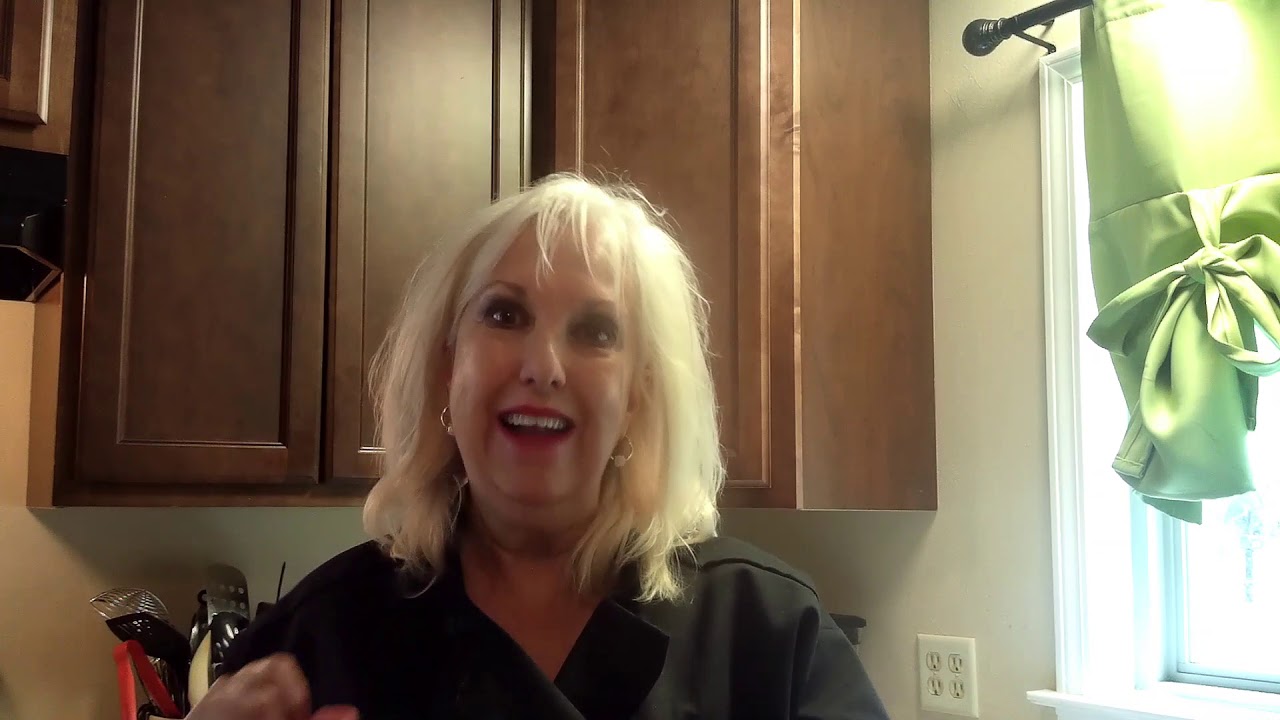 CHEF SUE SHATTUCK-EGGS 101 - YouTube