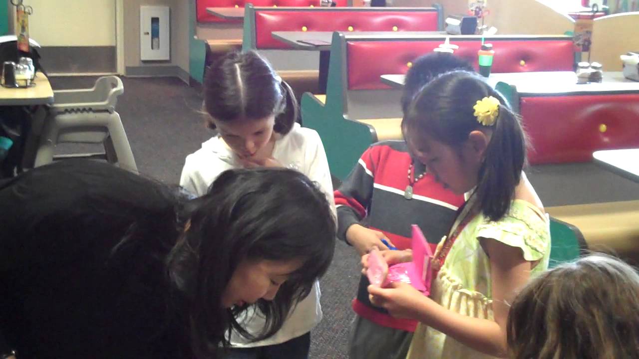 05/23/2010 More present opening at Chuck e Cheese - YouTube