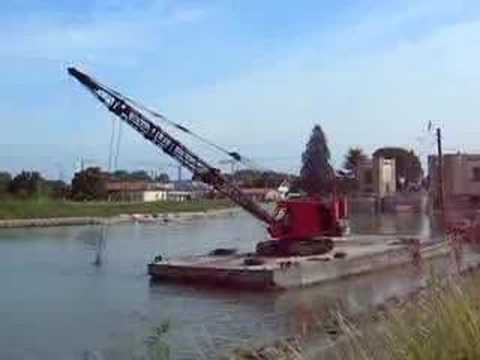 Link Belt LS-78 dredging a river - Italy 2007 - YouTube