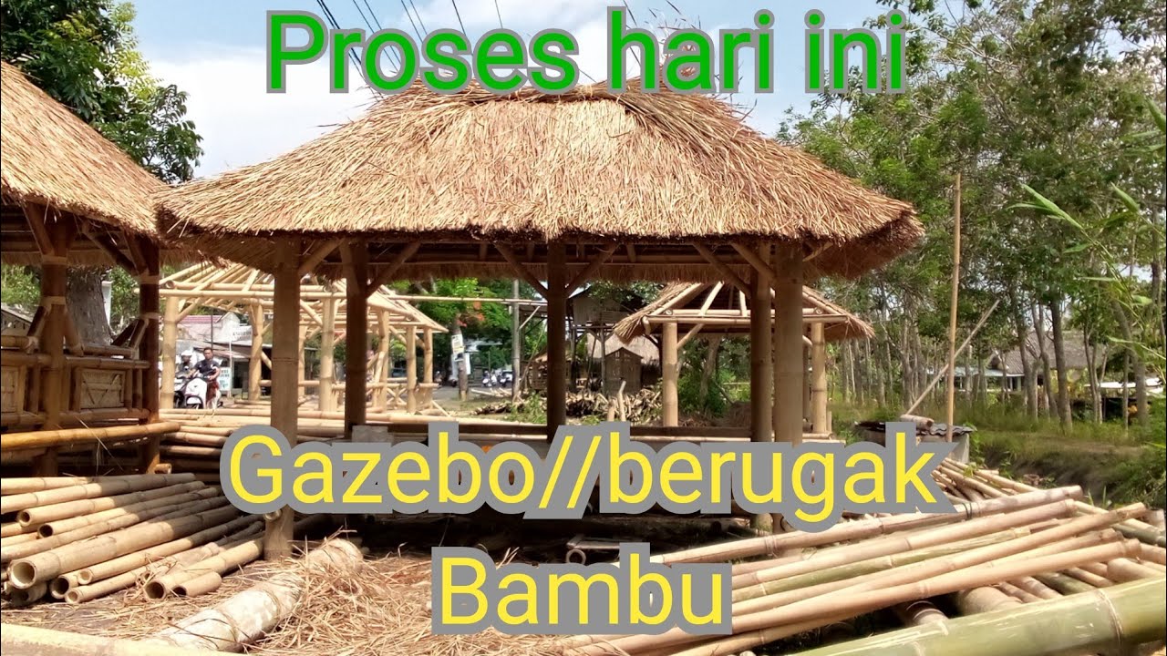 proses pemasangan atap gazebo berugak bagian pojok,,#bamboo @cahaya792 ...