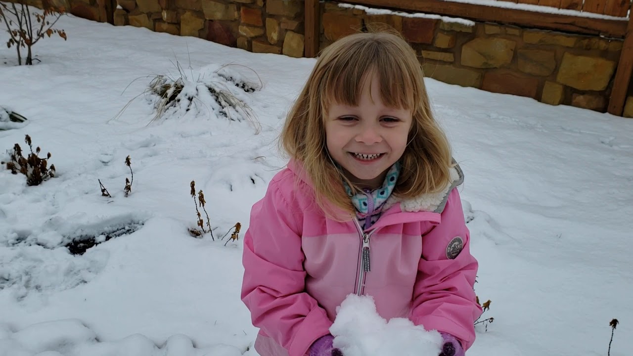 Caleigh & Caitlyn Play in the Snow 1-10-21 - YouTube