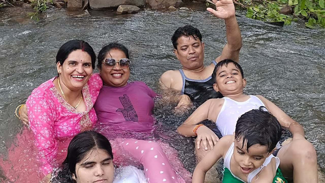 Pani mi nhate samay gir gaya kimte saman - YouTube