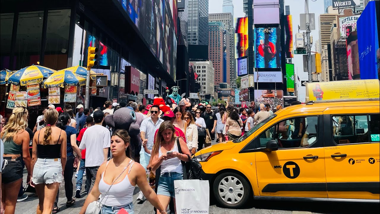 Times Square Tourist Fun—-04 - YouTube
