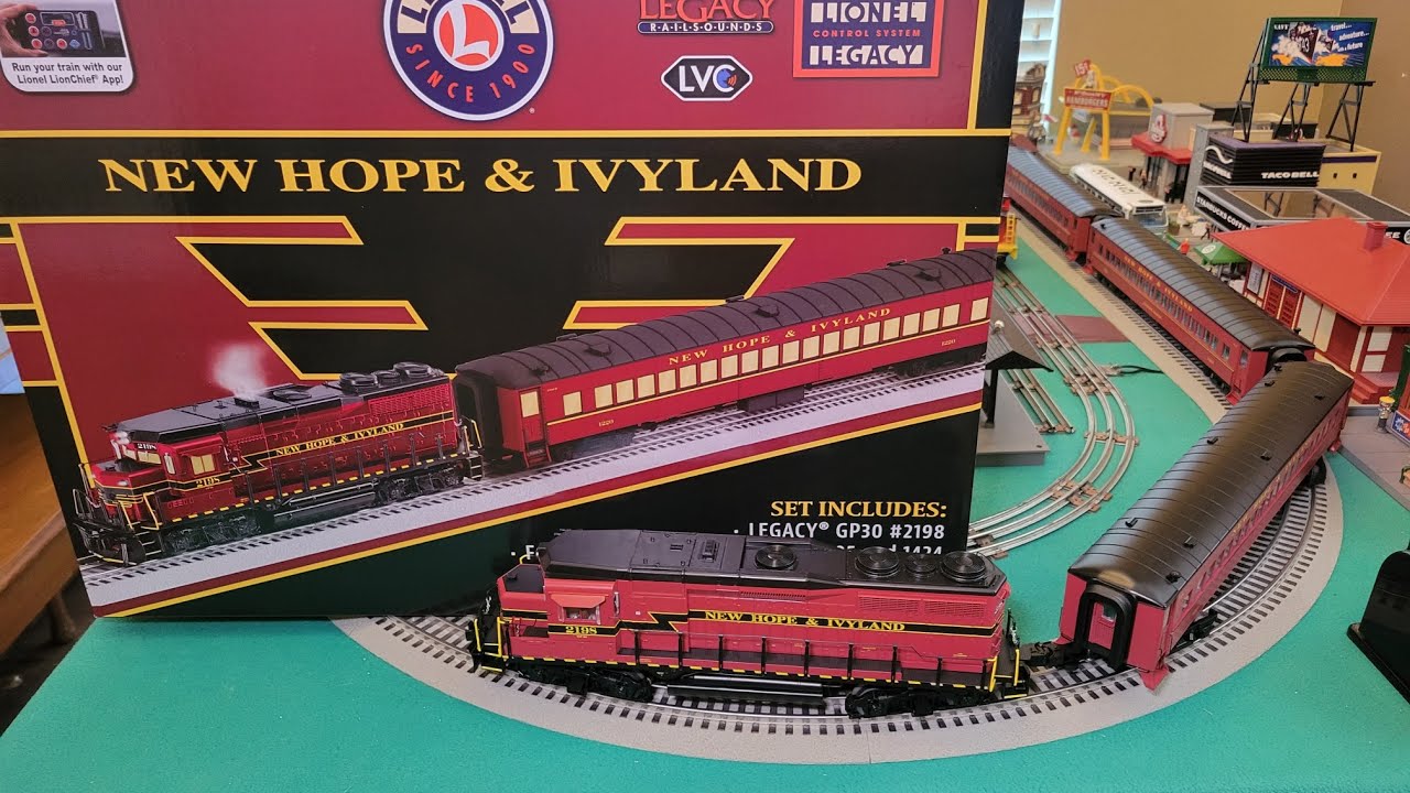 Awesome New Hope & Ivyland Railroad Lionel Excursion Set Unboxing & Run ...