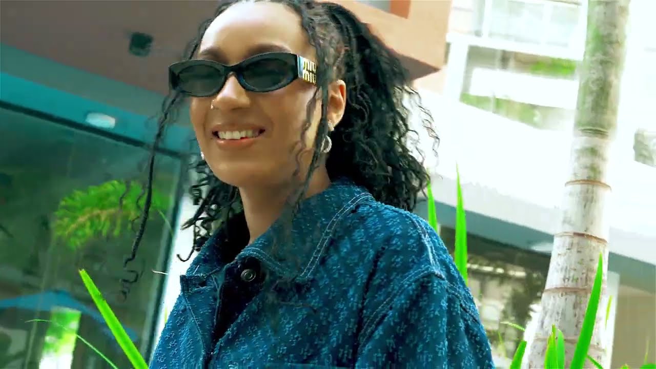 Queen Berly - Falling in Love (Official Music Video) - YouTube