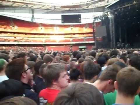 Green Day June 1st 2013 Crowd sing Queen Bohemian Rhapsody - YouTube