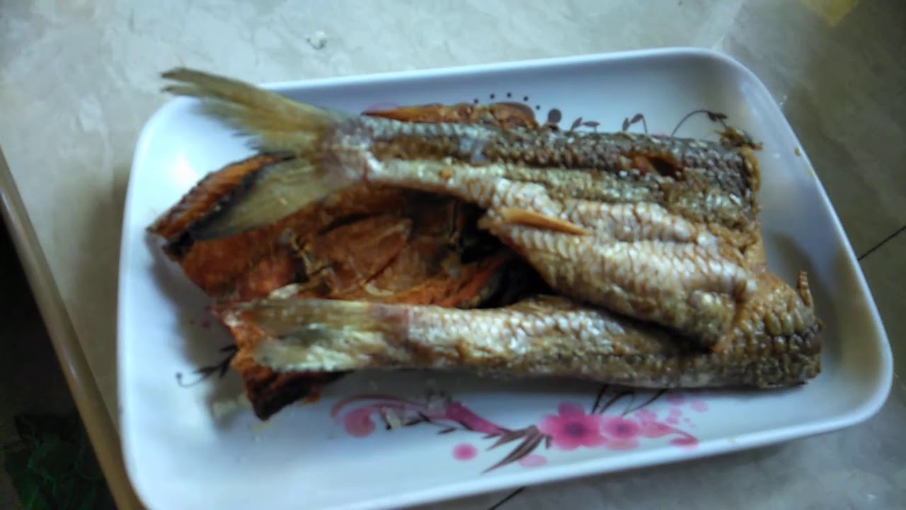 COOKING DRIED FLYING FISH FOR LUNCH with miss B and ate V - YouTube