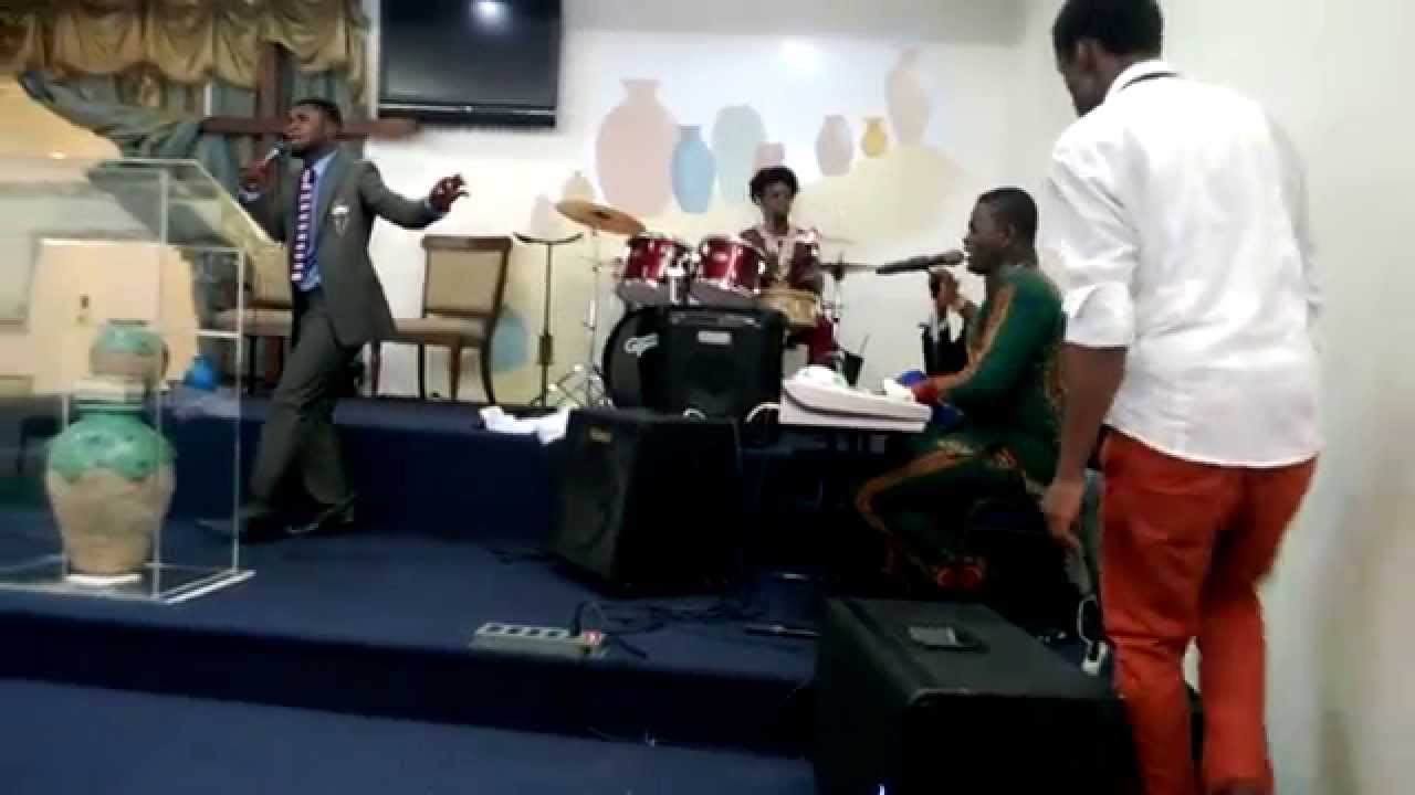 MINISTER ADU PATRICK LIVE WORSHIP AT BRONX NEW YORK 2013 - YouTube