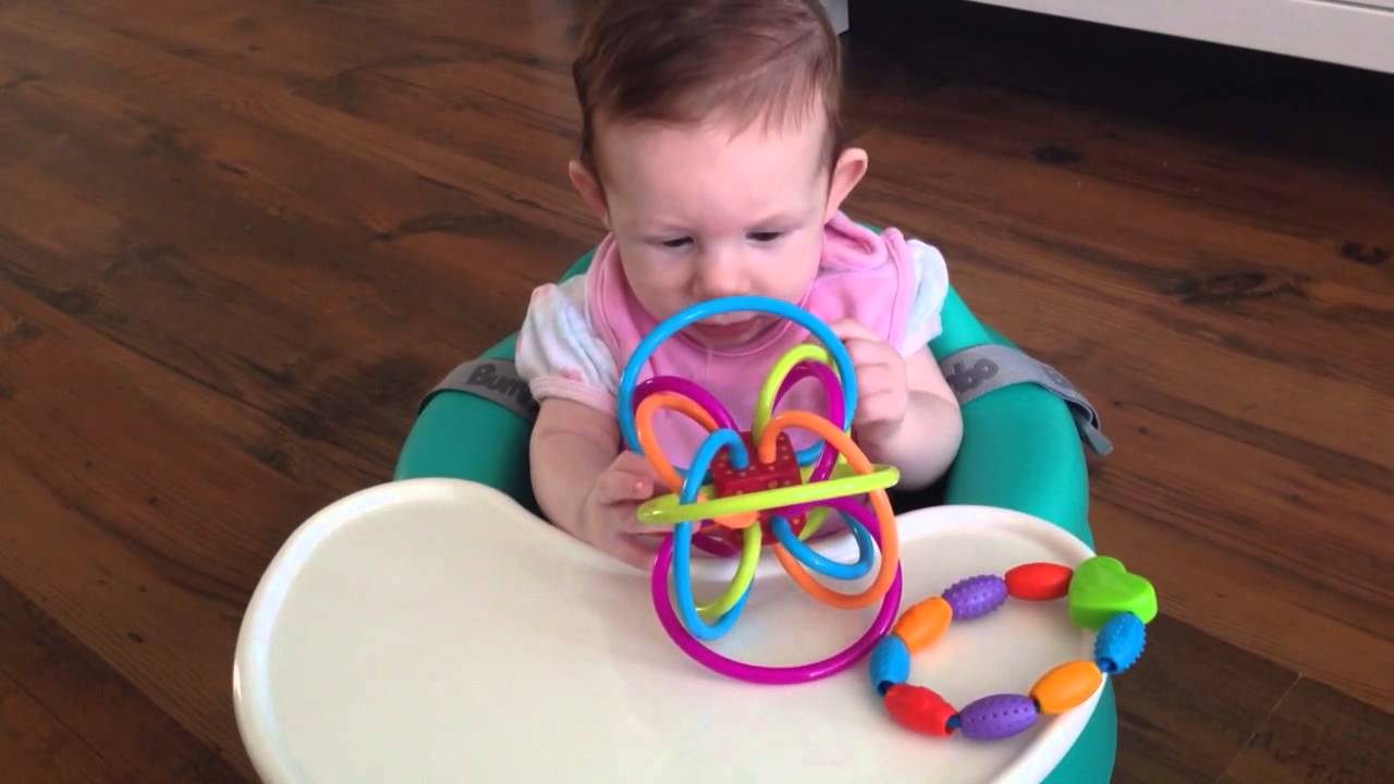 15 Weeks, Sept 24/14 | Playing in the Bumbo - YouTube