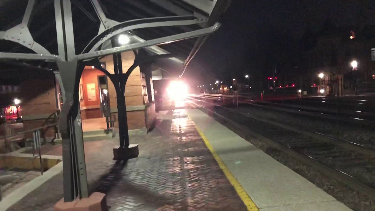Outbound Metra 181 Arrives at Riverside IL - YouTube