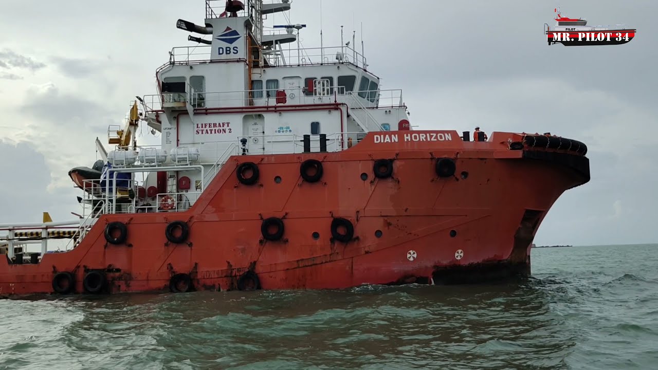 AHTS DIAN HORIZON UNBERTHING ATAU LEPAS SANDAR KAPAL SUPPLAY - YouTube