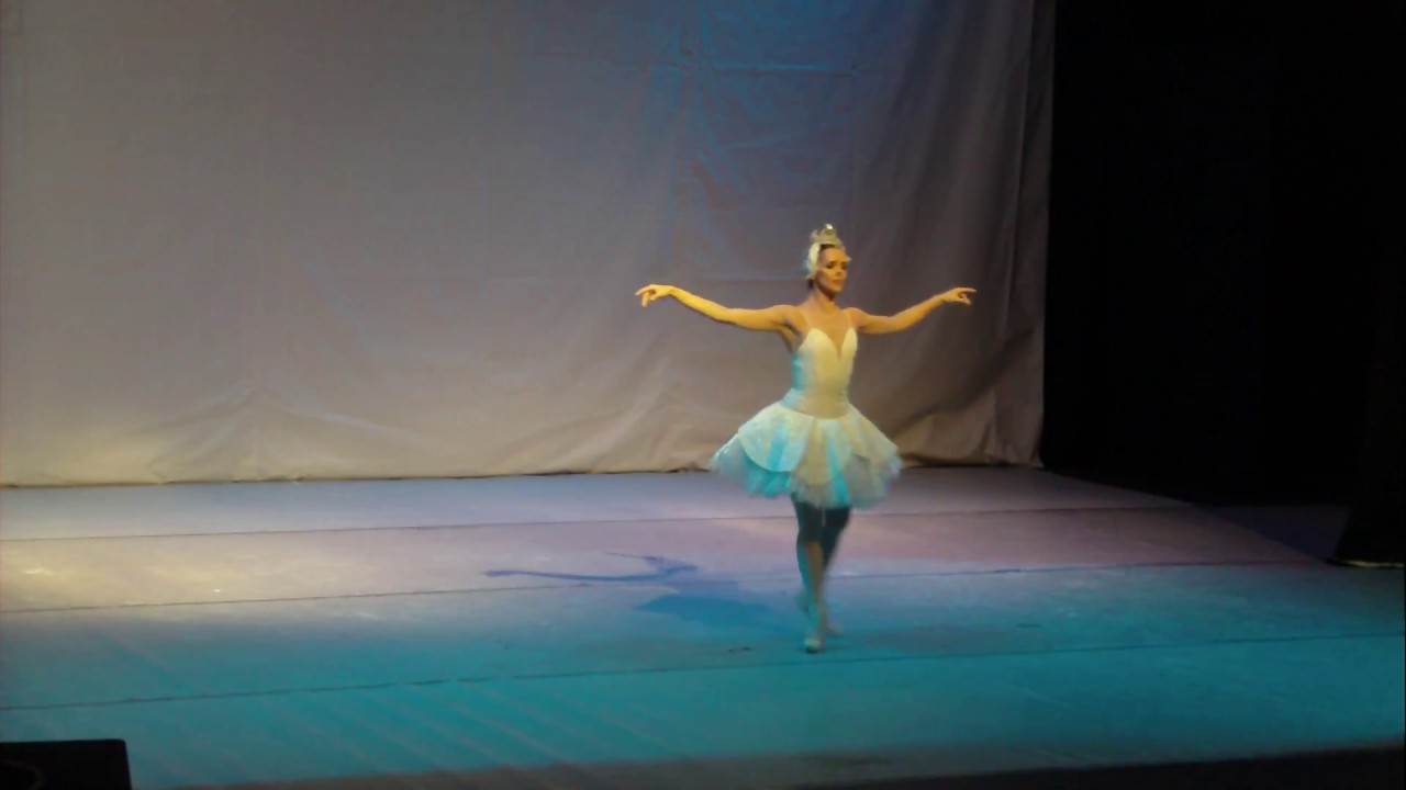 Andreza Randisek solo del "El Lago de los Cisnes" - YouTube