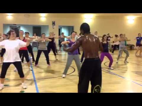 Zumba Royal dance Osmany a Venzone - YouTube
