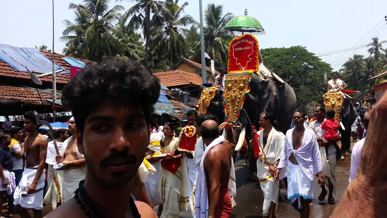 Pisharikavu Amma Temple Ulsavam 2016 Vasoorimala varavu - YouTube