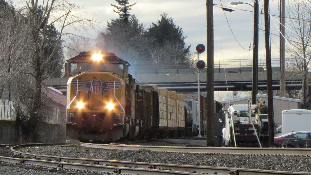 UP 4286 Leads an All-EMD Manifest Through Troutdale, OR with a UP ...