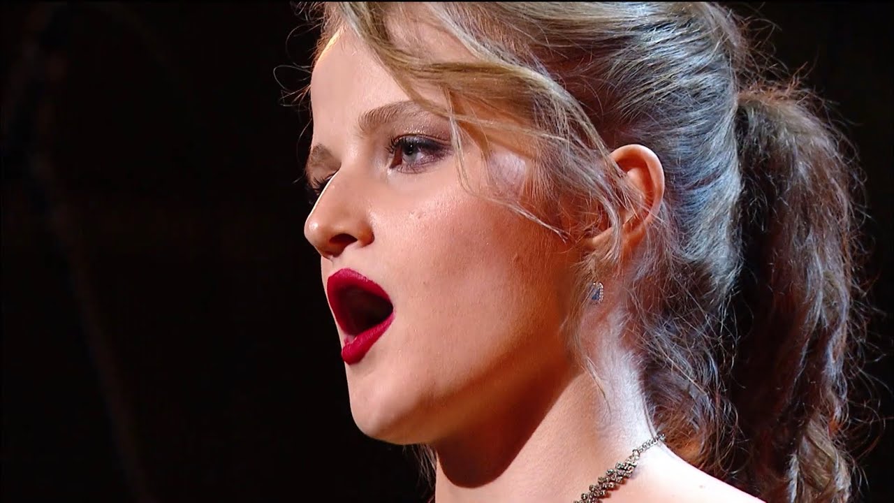 Kalman • Die Csardasfürstin • Heia, in den Bergen • Iana Aivazian • Mikhail Shekhtman - YouTube