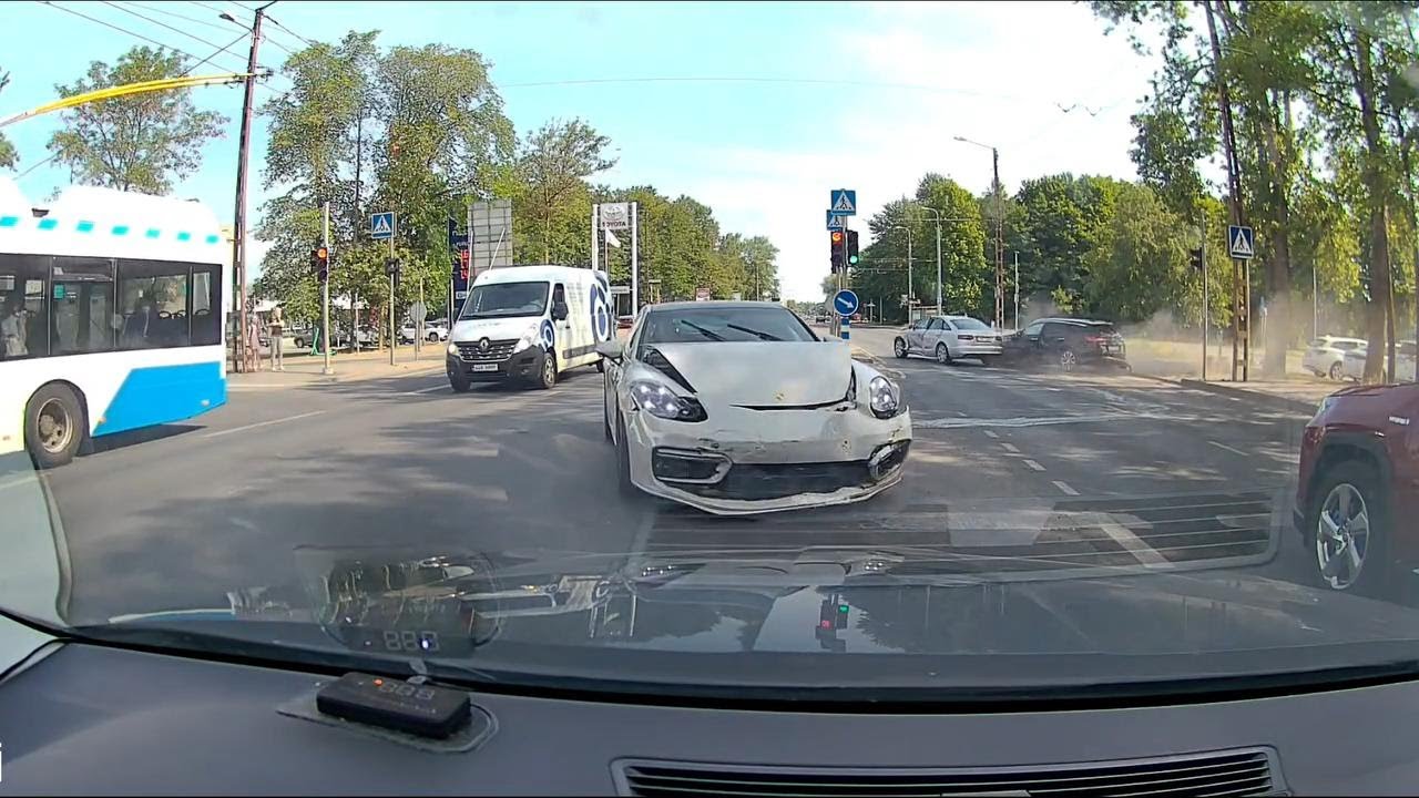 Insane European car crash compilation. - YouTube
