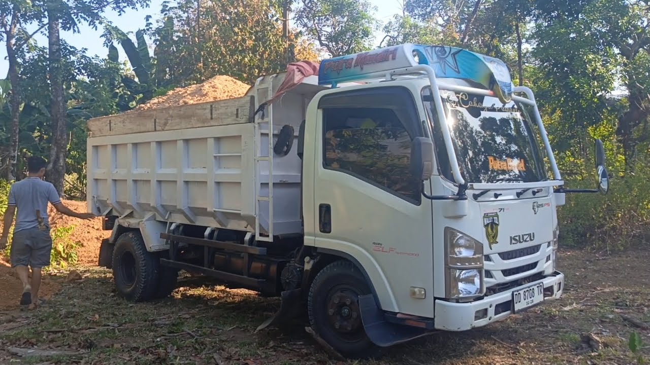 OTO TRUK ELF Muatan Tanah Timbunan Jomplang Muatan - YouTube