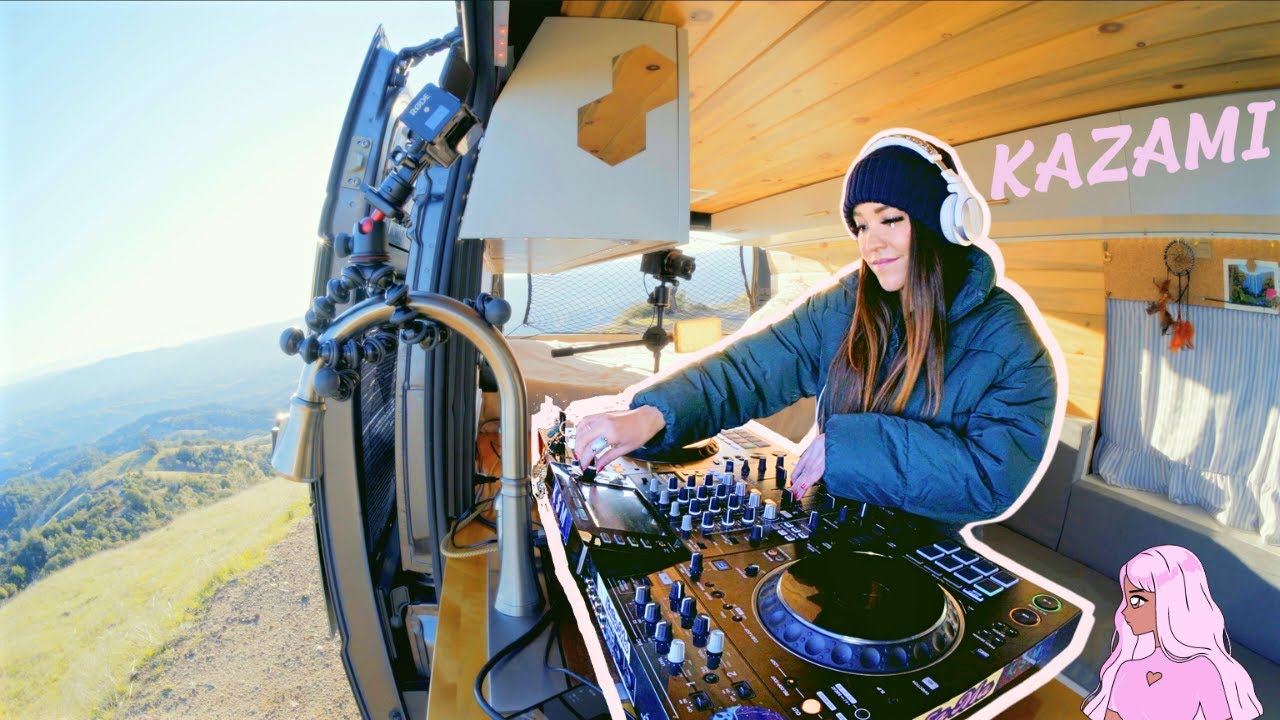 KAZAMI SPINS SOME MELODIC TECH TUNES | BART EP9: @Kazamimusic - YouTube