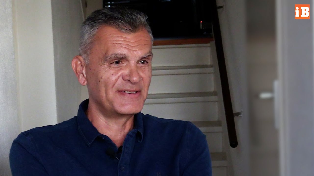 Burhan Alibegovic, bondscoach Oranje MU16 (deel 1 van 2) - YouTube