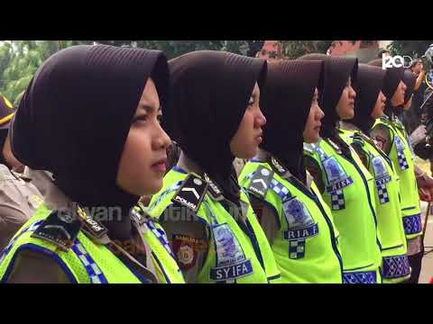 Alhamdulillah..Demo Dikawal Polwan Cantik!