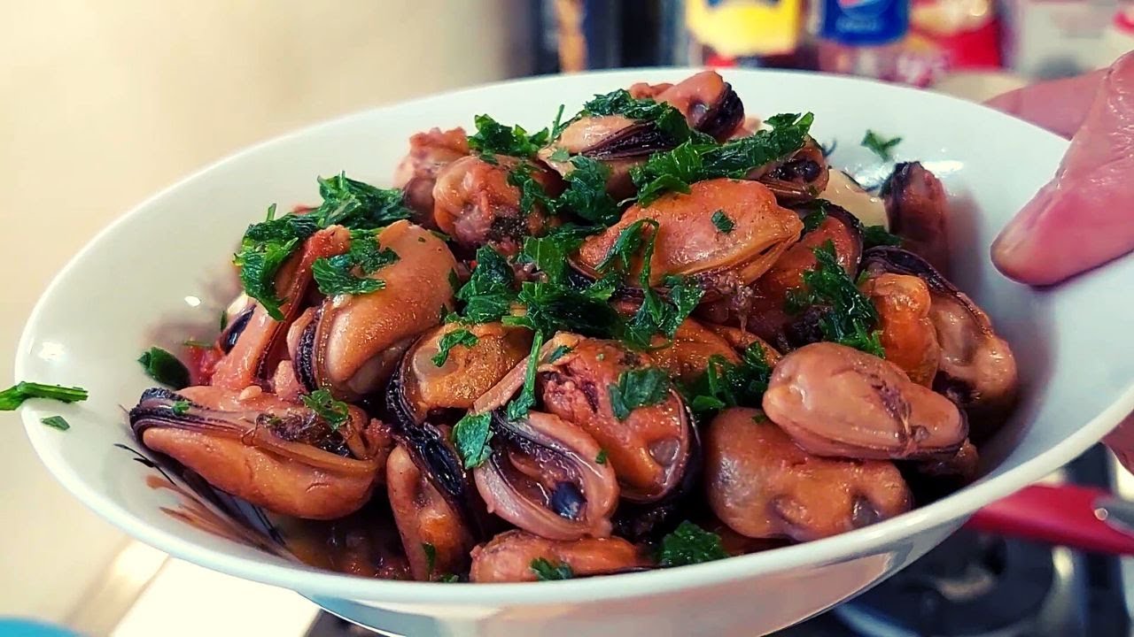 MIDII in sos de vin si unt - YouTube