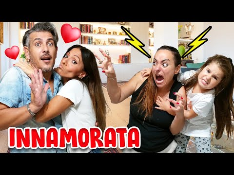 LA ZIA LORY SI E' INNAMORATA DI PAPASALVO MARTINA MISSY LA SCOPRE E MAMMA TY CI LITIGA PESANTEMENTE