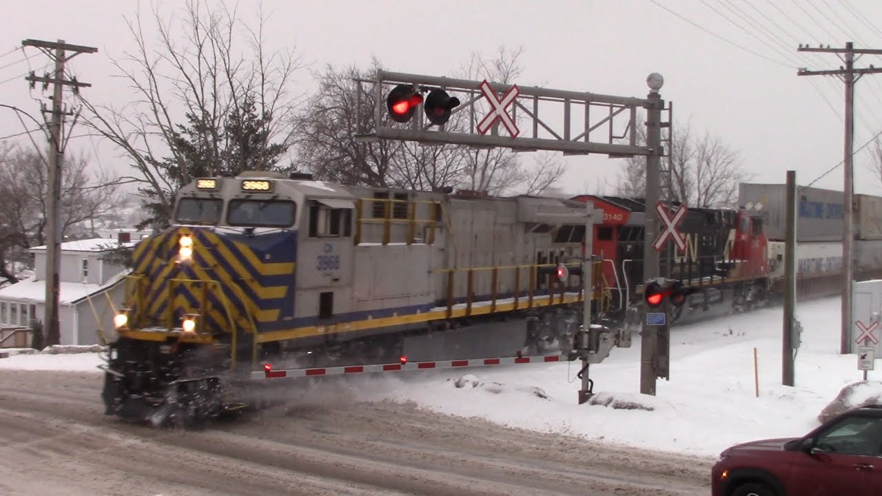 Ex CREX Gevo Leads a Huge Stack Train CN 120 w/DPU Passing thru the ...