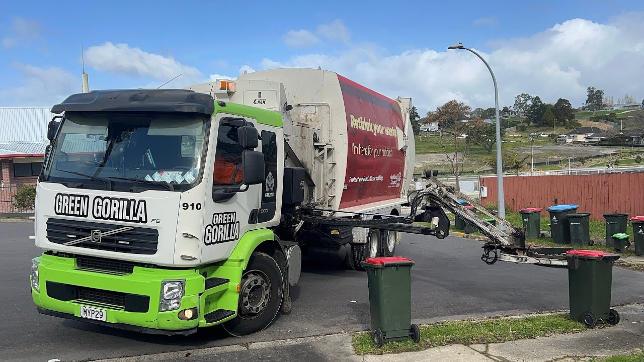 Windy Auckland Garbage Collection 910 - YouTube