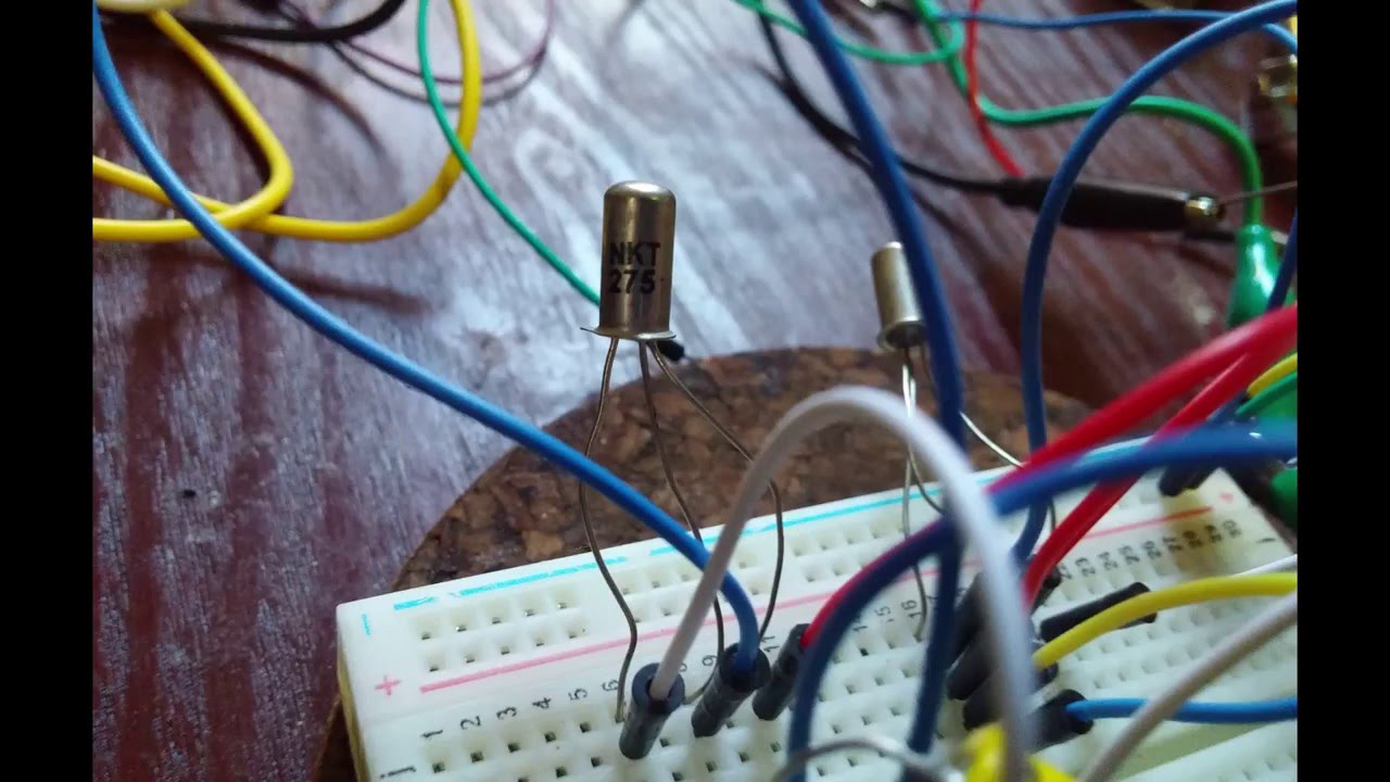 Germanium Transistor Shootout - Fuzz Face - NTK275 vs OC81 - YouTube
