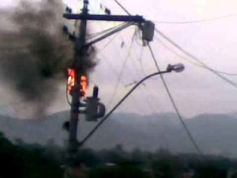 Transformador explode e idiotas narram - YouTube