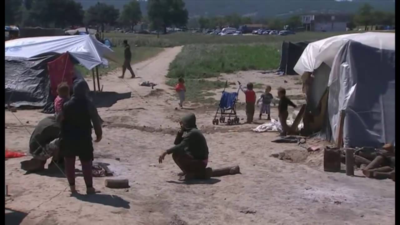 Idomeni Refugee Camp Riots on Greece Macedonia Border - YouTube