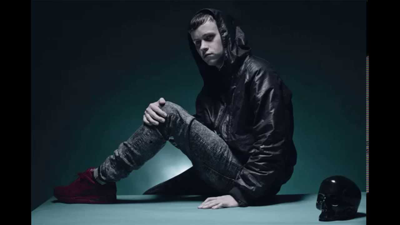 Rustie Essential Mix 4/07/2012 - YouTube