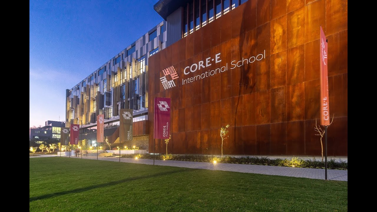 Visita as instalações da CORE-E International School - YouTube