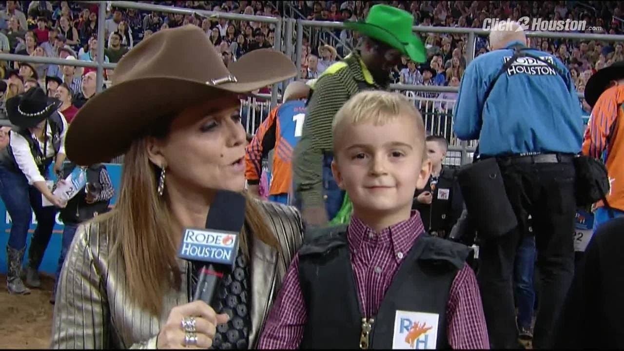 Boy wins mutton bustin' at the Houston Livestock Show and Rodeo - YouTube