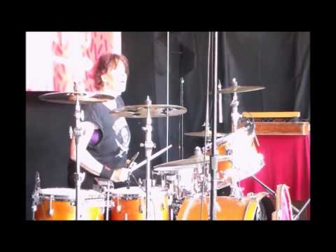 Jackie Enx puts some sauce on Black Dog (Bonham) - YouTube