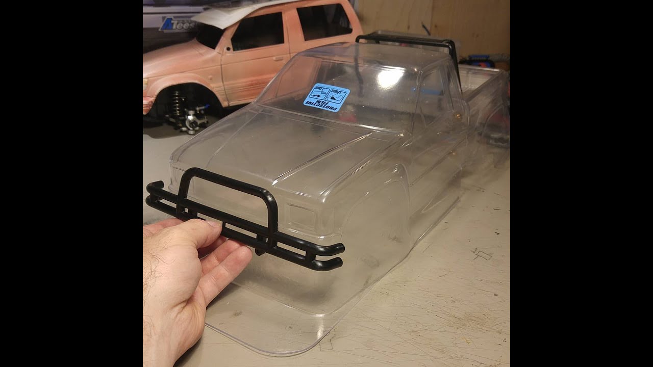 Building the Proline SR5 Hilux McFly truck on an SCX10 Chassis - YouTube