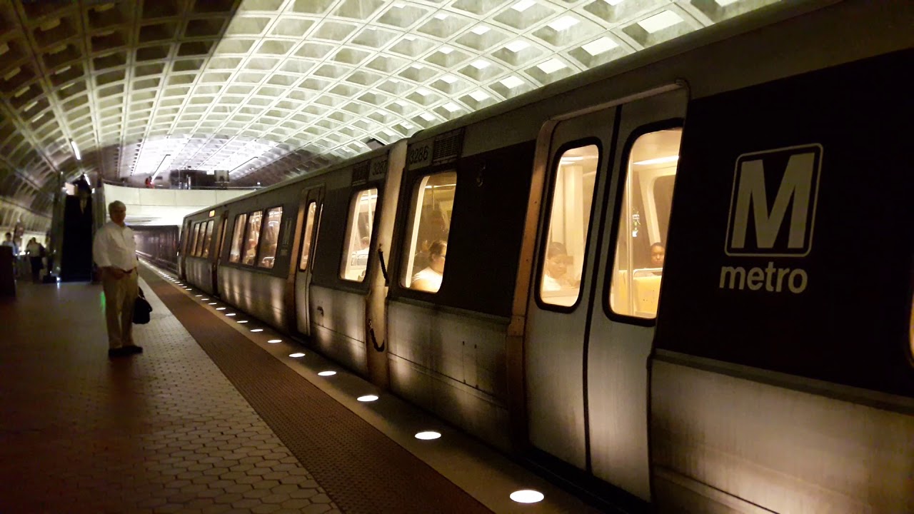 WMATA Red Line: Breda 3000 Series #3286-#3287 leaving Metro Center ...